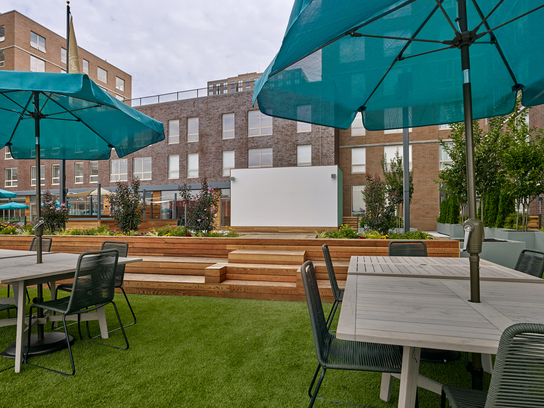 15,000 SQUARE-FOOT SOHO SUMMER HOUSE AMENITY CLUB DEBUTS AT DOWNTOWN ...